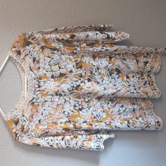 Solitaire | Tops | Solitaire Floral Embroidered Scallop Top | Poshmark